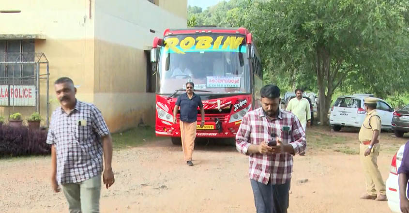 Robin bus| KB Ganesh Kumar | ‘ഗണേഷ് കുമാറില്‍ നിന്ന് നല്ലത് പ്രതീക്ഷിക്കുന്നു’; പുതിയ ...